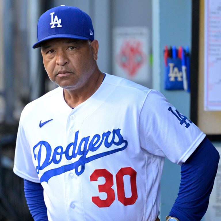 Dave Roberts (Japanese-American baseball manager) Bio, Age, Height ...